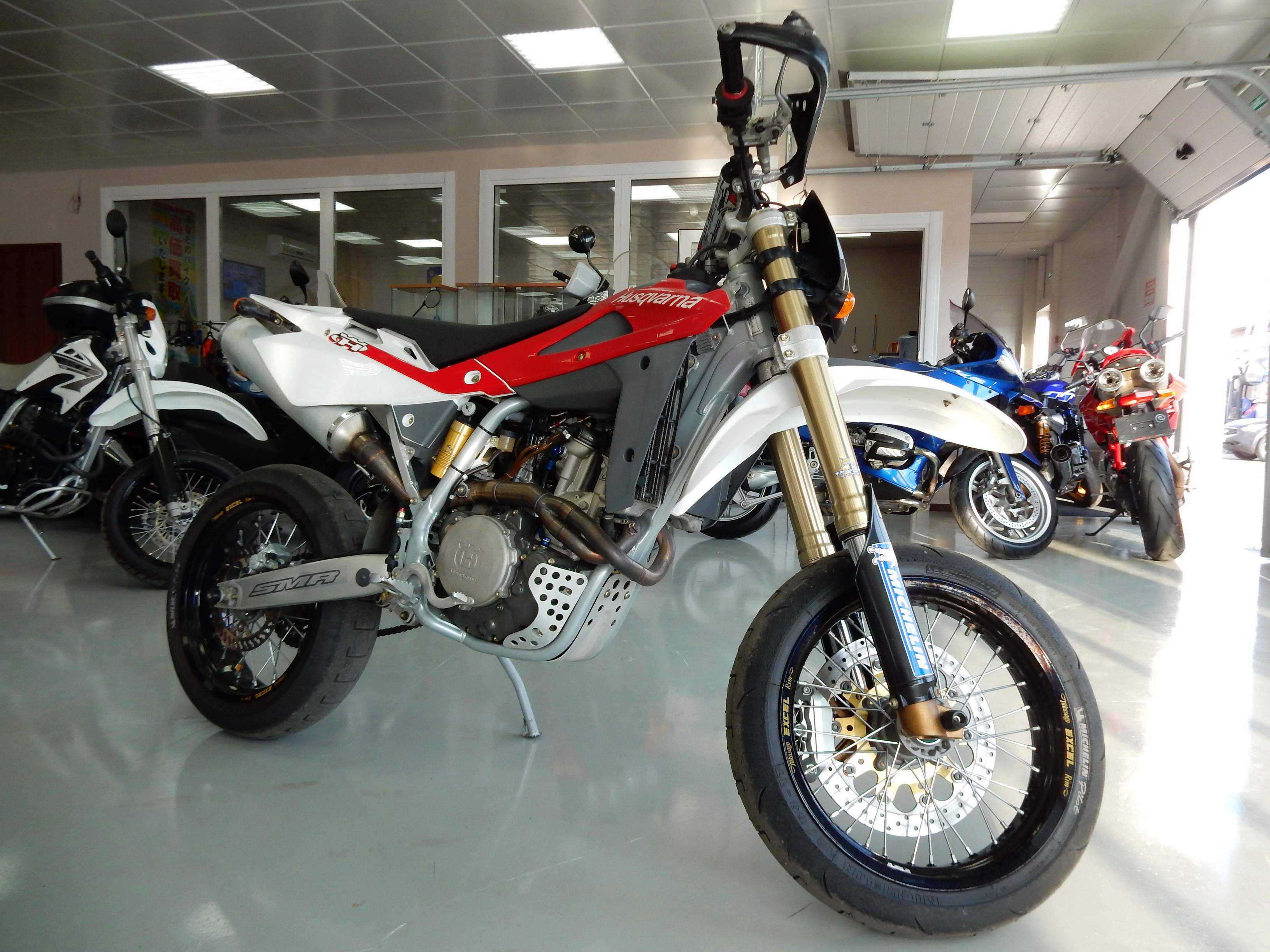 Продажа HUSQVARNA SM450R (ХУСКВАРНА МОТОЦИКЛ) по низким ценам в АВТОБЭСТ-МОТО