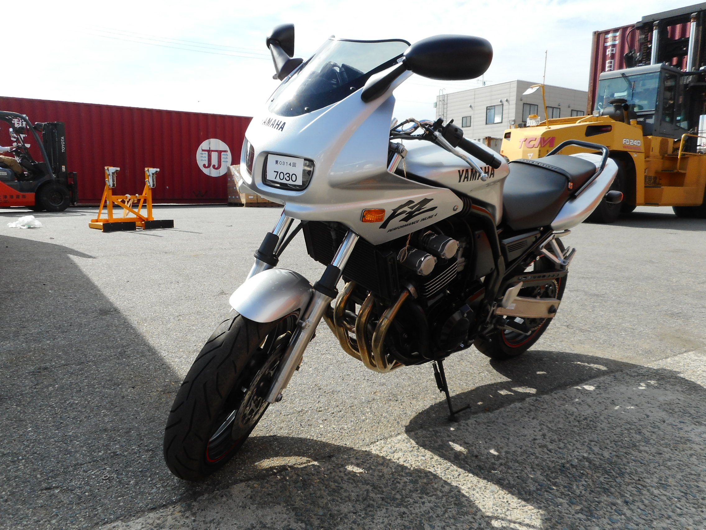 Продажа YAMAHA FZ400 (ЯМАХА МОТОЦИКЛ) по низким ценам в АВТОБЭСТ-МОТО